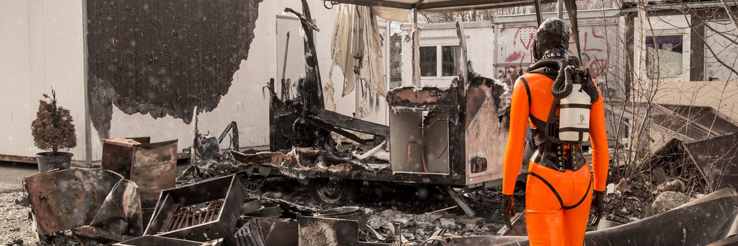 𝔥𝔢𝔞𝔳𝔶𝔯𝔲𝔟𝔟𝔢𝔯 𝔰𝔩𝔞𝔳𝔢 (@heavyrubberslave@heavyrubberslave.com) - HRS' Mastodon